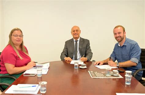 Carlos Alberto De Assis Assina Com Terenos Convênio De Resíduos Sólidos