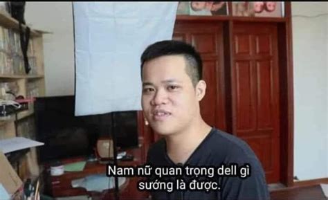 TN Trai tân làng Triều Khúc mặc váy má phấn môi son nhảy điệu đánh