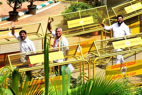 Karnataka Floor Test Congress Mlas Arrive At Vidhana Soudha