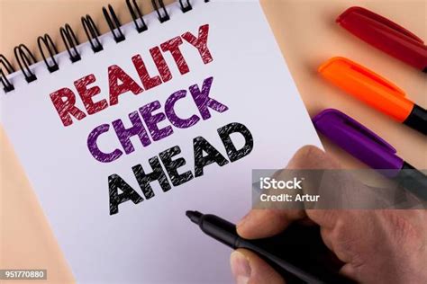 단어 쓰기 텍스트 앞서 현실 체크 벗길 진실 아는 현실에 대 한 비즈니스 개념 않도록 의심 일반 배경 표식 옆에 메모장에 표시와