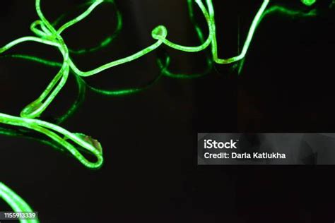 특정 패턴독성 녹색 라임 조명 짠 필라멘트 케이블 나가는 빛이있는 전선 야간 조명의 형태로 네온 전기 발광 와이어 0명에 대한 스톡 사진 및 기타 이미지 Istock