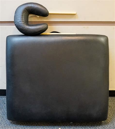 Lot Folding Massage Table