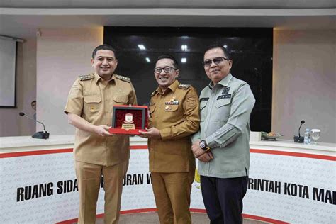 Eka Putra Bupati Tanah Datar Yang Jadikan Makassar Kampung Halaman