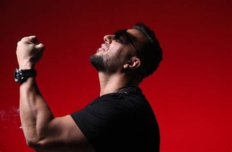 Коцето пляска дупето на Илиян Видео Хай Клуб