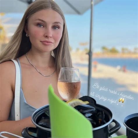 Anneliese 🇩🇪 Anneliese9787 • Instagram Photos And Videos