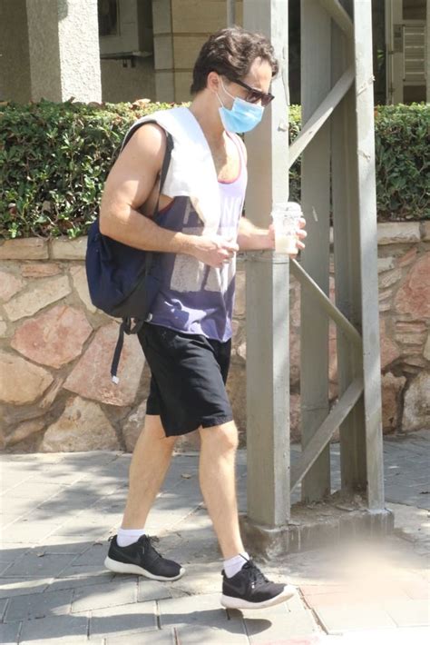 תום אבני עבר מייקאובר מטורף והוא כבר לא נראה אותו הדבר Tmi