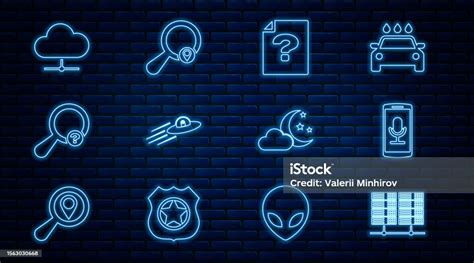 라인 서버 데이터 웹 호스팅 모바일 녹화 알 수 없는 문서 Ufo 비행 우주선 및 외계인 검색 네트워크 클라우드 연결 달 별이 있는 클라우드 및 검색 위치 아이콘을