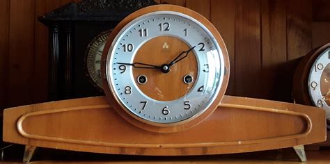 Chinese 555 Mantle Clock R Clocks