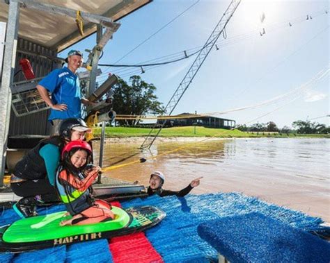 Gc Wake Park Shuttle Bus Pineapple Tours