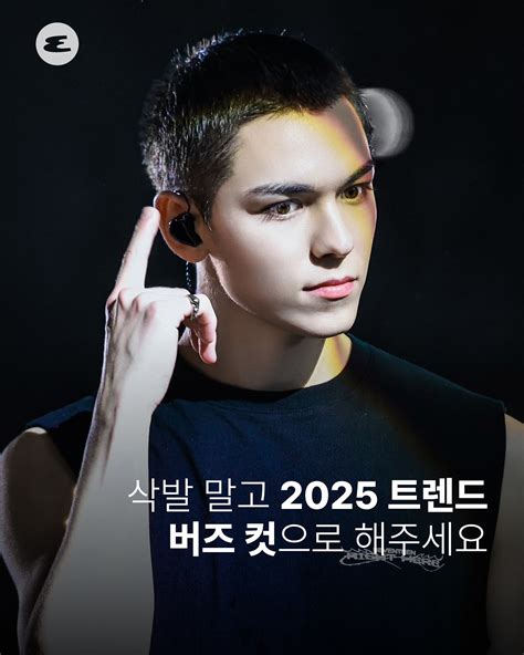 에스콰이어 코리아 제작지원 적막을 깨고 등장한 김수현 프라다 2025 Ss 컬렉션과 함께 채운 프레임은 영화를 방불케 합니다 앞으로 보일 그와 프라다의 협업이