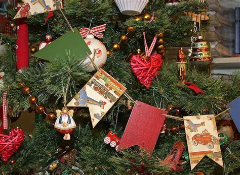 Как красиво украсить ёлку на Новый год 2024 лучшие идеи фото цветовая гамма Victorian