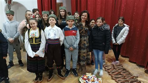 Парлић у Великој Хочи Песма и игра деце са КиМ борба за слободу РТГ