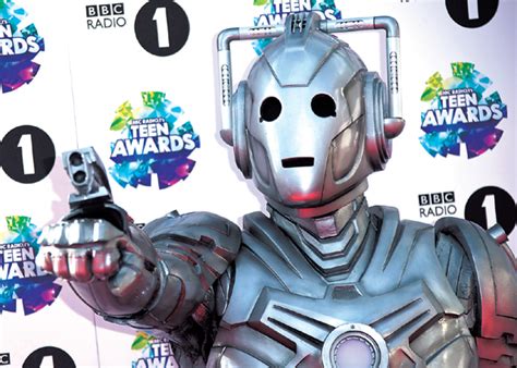 월드 뉴스 사이버 맨 등장이요