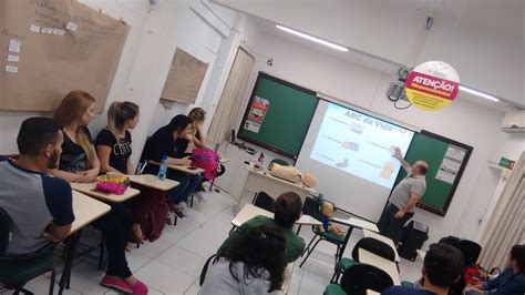 Alunos Do Curso Técnico Em Administração Têm Aula Prática De Primeiros
