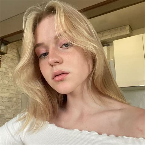 блондинка Современные стрижки Блондинка Блонд