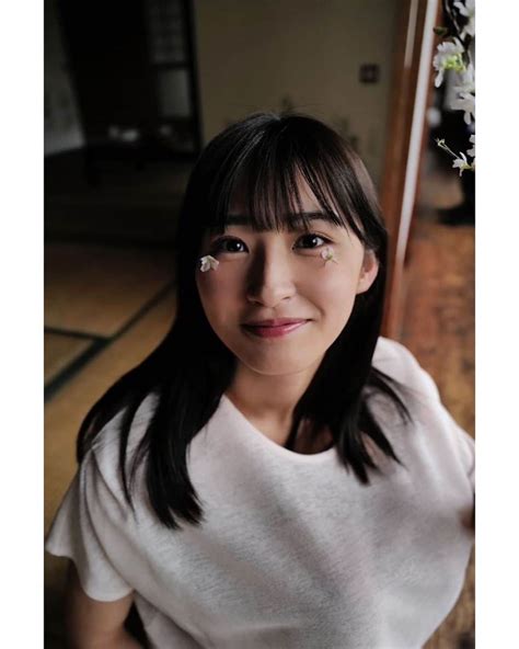 松本日向さんのインスタグラム写真 松本日向instagram「明日発売sweet Girls Vol2！裏表紙させてもらってます🌤️♡わーい！嬉しい！ 同時にデジタル写真集 『陽の