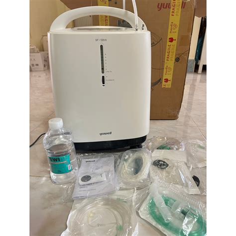 เครื่องผลิตออกซิเจน ยี่ห้อ Yuwell รุ่น 9f 5bw 5 ลิตร ใหม่ล่าสุด ปี 2023 ใช้งานไม่ถึง 2 เดือน