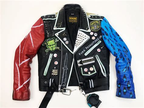 Байкерская куртка с нашивками 69 фото