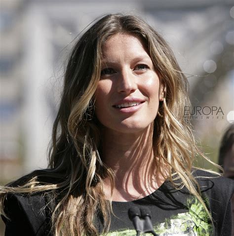 Hollywood Gisele Bundchen Profile Pictures Images And Wallpapers