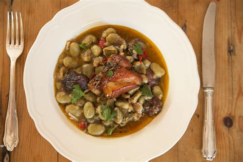 Favas Com Entrecosto À Mesa Portuguesa