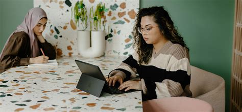 从性科普到修马桶换灯泡谁在互联网当电子妈妈 运营派