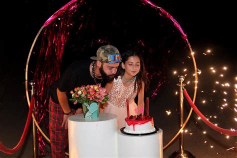 უჯმას ზღაპრის გმირები გამოძახებით Home