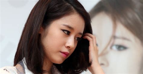 포토 티아라 지연 앞치마 두른 청순 바리스타