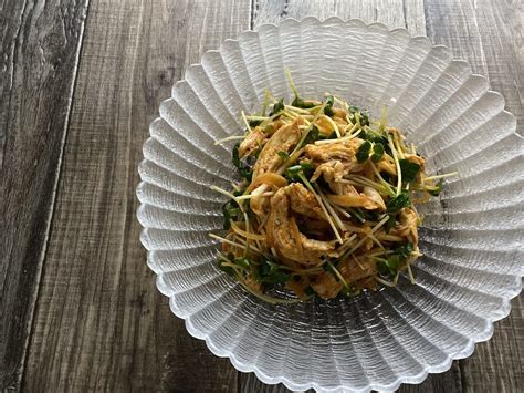 鶏むね肉と貝割れ大根のコチュジャン和え 週末シェフの家呑みレシピ