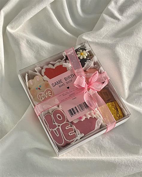 세임벌스⋆인천케이크 인천디저트카페 케이크클래스 🍫🌹♥️🍄 해피 발렌타인∗̥ ⁺˚♡ 예약 안내는 프로필에 링크를 통해 확인하실 수 있습니다 Instagram