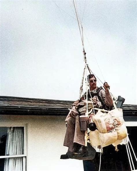 Lawnchair Larrys Epic Balloon Flight In 1982 Vintage News Daily