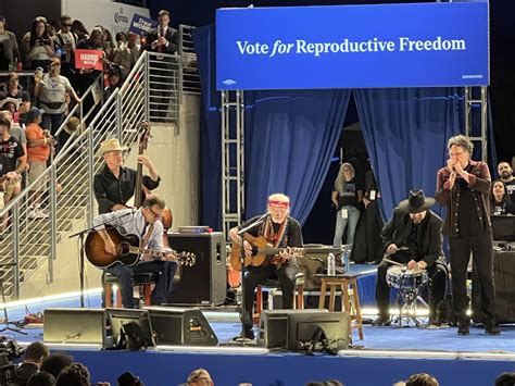 Willie Nelson And Bob Dylan To Perform Together In The Woodlands In