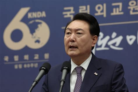 尹 지지율 22p 내린 354역사·이념 논쟁 영향 한국경제
