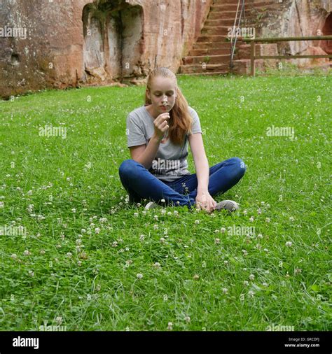 Kleinkind Kinder Teen Teenager Teenager Fotos Und Bildmaterial In Hoher Auflösung Alamy