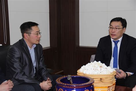 Дүүргийн ЕБС ийн ахлах ангийн сурагчдын төлөөлөл ИТХ ын даргатай золголт хийлээ