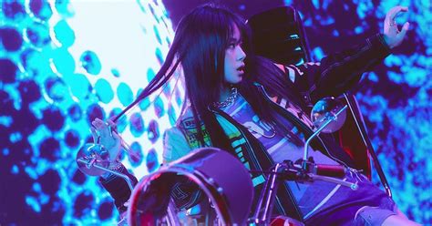 비비 Mv 추가 공개도시의 이중성 감각적 표현