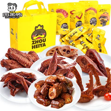 周黑鸭鸭脖子卤味零食 真空锁骨鸭翅武汉年货大礼盒 整箱组合装