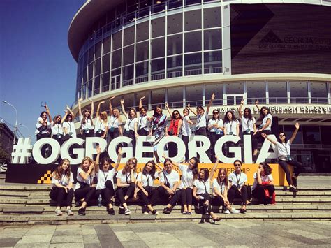 Tsikolia Tsikolia Gt 40 მათთვის ვინც აფასებს სტილს და უნდა იყოს გამორჩეული ჩვენს ბუტიკში