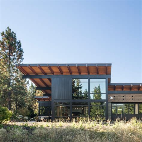 Steel Beams Support Dramatic Roof Overhangs At Washington State Retreat By Coates Design