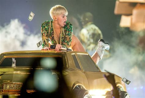 9 Times Miley Cyrus Had No Problem Stealing From Hip Hop