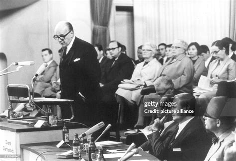 Der Publizist Und Politologe Dolf Sternberger Hält Eine Rede News