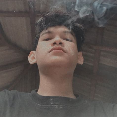 With Me Rey Threads Say More