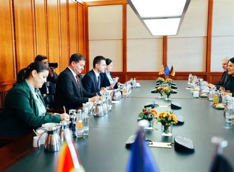 Германија бара брзи реформи во ЕУ додека Полска се обидува да го укине правото на азил