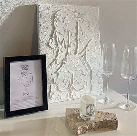 Textured Fine Art Centered Around The Sensuality And Vulnerability Of The Human Form Diy