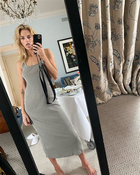 Samara Weaving S Feet I Piedi Di Samara Weaving Page Celebrities Feet