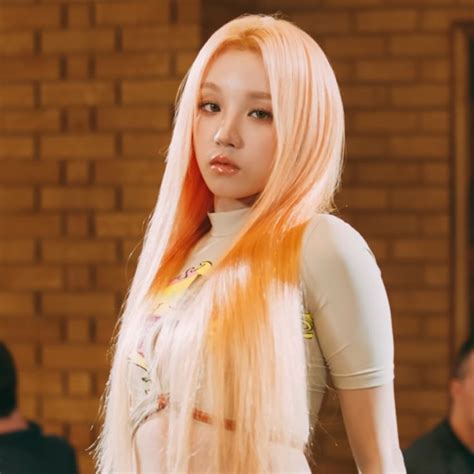 Yuqi Nxde Mv Beauty G I Dle Long Hair Styles