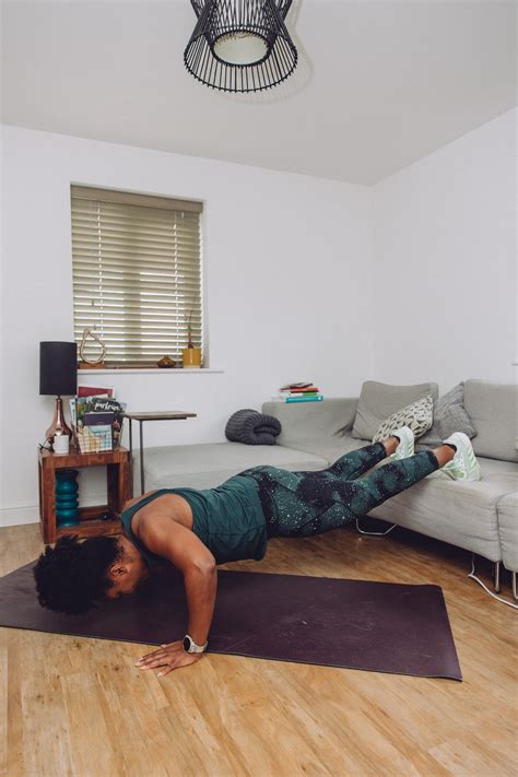 Perfect Form How To Do Decline Push Ups Benefits Keep It SimpElle