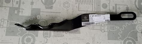 Крепеж выхлопа — Mercedes-Benz 190 (W201), 2,5 л, 1987 года | запчасти ...