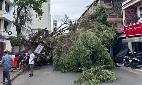 ព័ត៌មានបឋម ៖ ខ្យល់កន្ត្រាក់បង្កឲ្យដើមជ្រៃក្រឹម ០១ ដើម បាក់សង្កត់រ៉ឺម៉កលក់កាហ្វេ និងកង់បីឥណ្ឌា