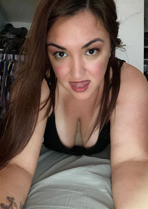 Bending Over With No Bra Is Always A Great View 😜 Rdownblouse