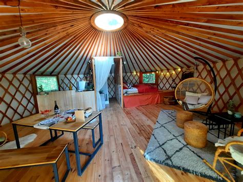 Bienvenue Dans Notre Grande Yourte Contemporaine